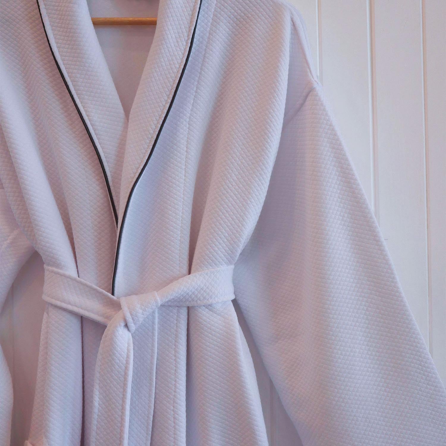 Hotel diamond White Unisex Robe | The Bedspread Shop