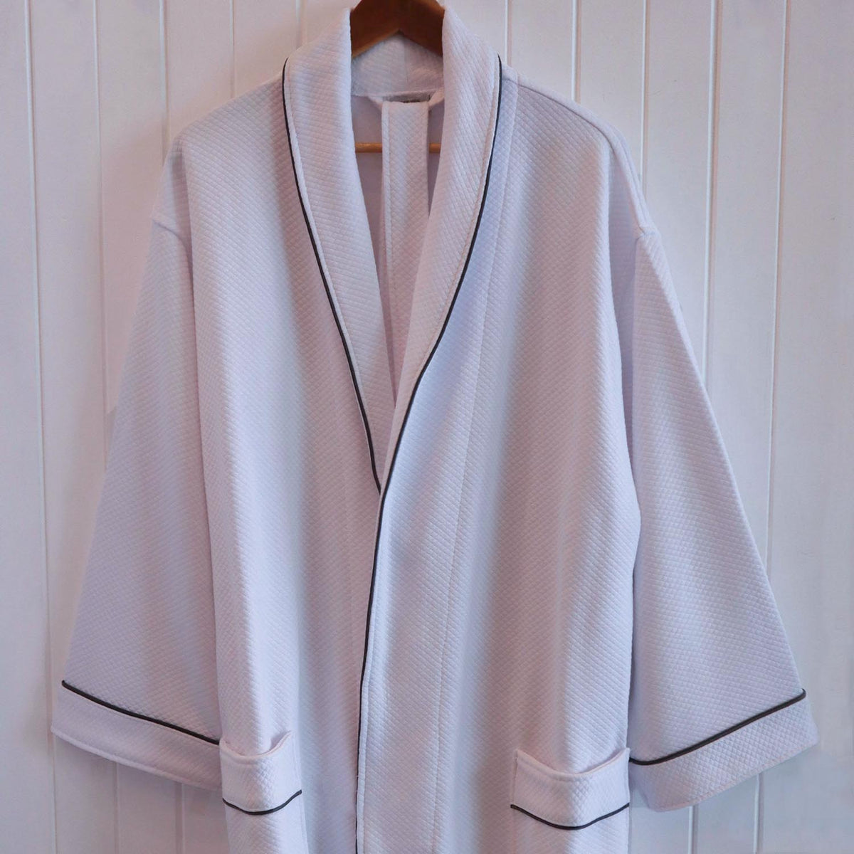 Hotel diamond White Unisex Robe | The Bedspread Shop
